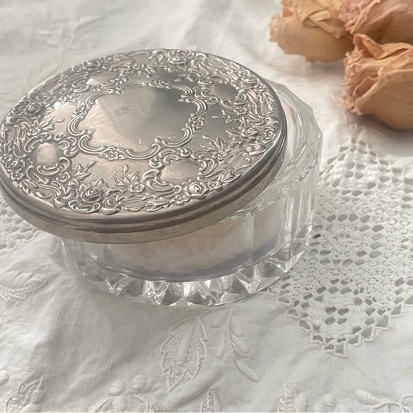 American Vintage | Makeup | Vintage Silver Loose Powder Jar With Powder ...